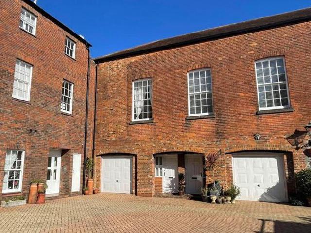 2 Bedroom House Gosport Hampshire 99736066
