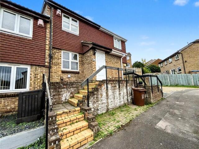 2 Bedroom House Gillingham Medway LS98335832