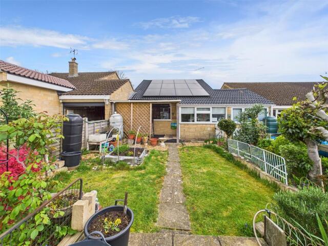 2 Bedroom House Gloucester Gloucestershire 101025752