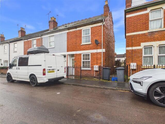 2 Bedroom House Gloucester Gloucestershire 99572045
