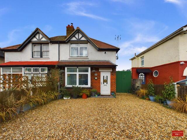 2 Bedroom House Gloucester Gloucestershire 99736022