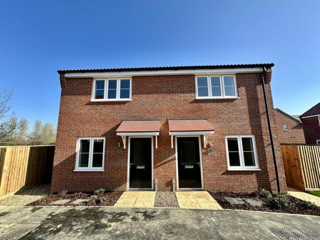 2 Bedroom House Grantham Lincolnshire LS100316945
