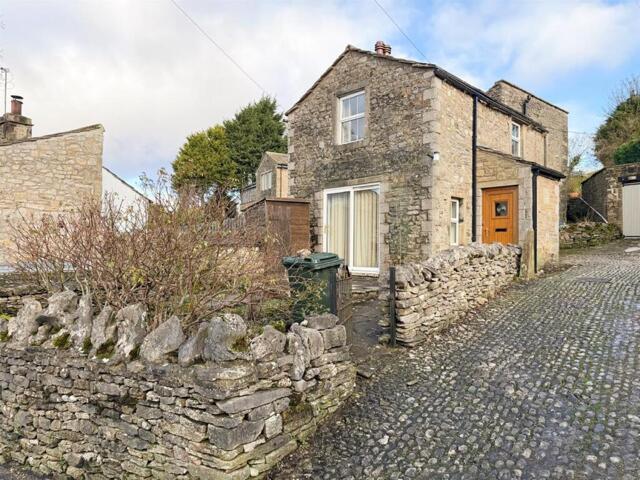 2 Bedroom House Grassington North Yorkshire LS100132500