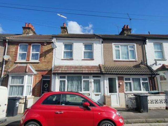 2 Bedroom House Gravesend Kent 101351770