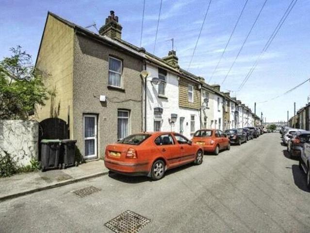 2 Bedroom House Gravesend Kent 101678060