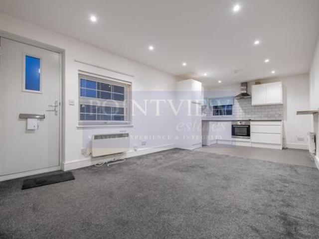 2 Bedroom House Great Dunmow Essex 101578365
