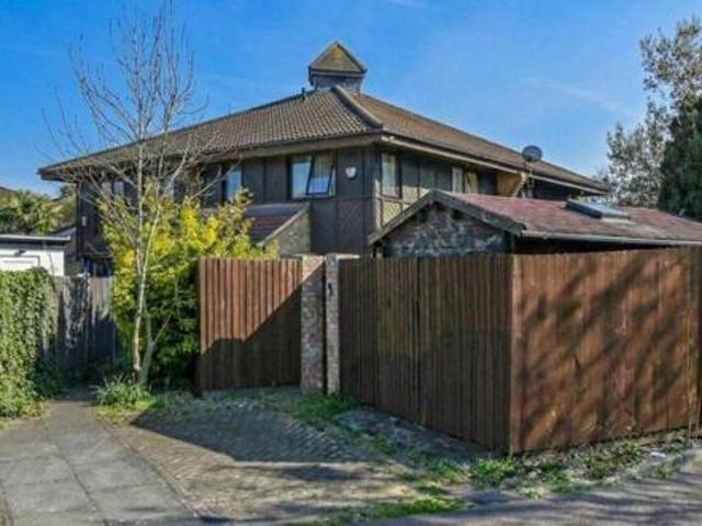 2 Bedroom House Greenwich Greater London 99986457