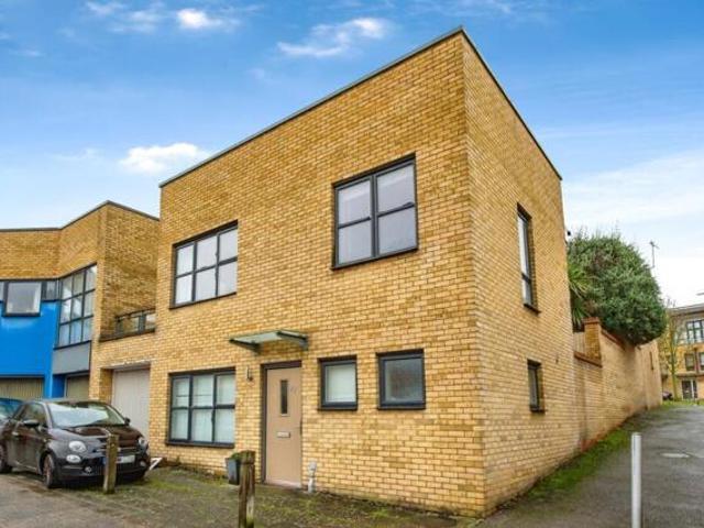 2 Bedroom House Greenhithe Kent 101796883