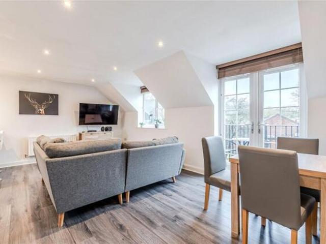2 Bedroom House Guiseley West Yorkshire 98903222