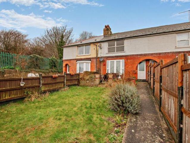 2 Bedroom House Dover Kent 100541002