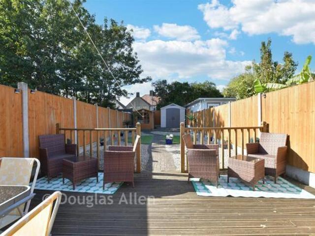 2 Bedroom House Dagenham Great London LS101060118