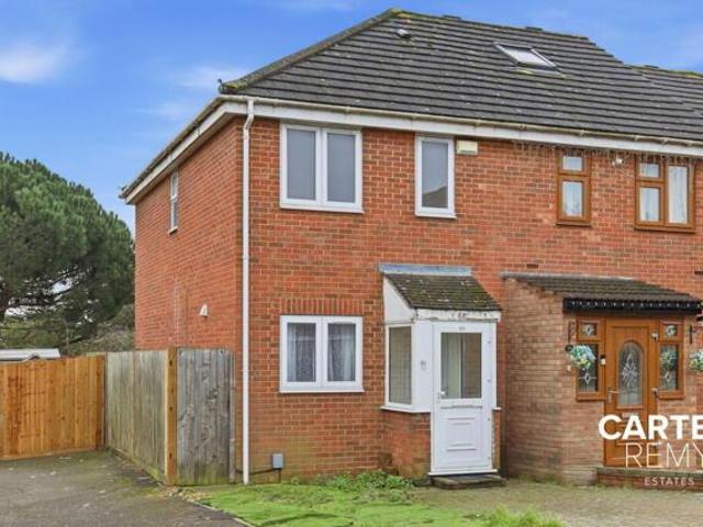 2 Bedroom House Dagenham Greater London 99736036