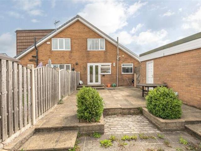2 Bedroom House Dewsbury Kirklees 99130326
