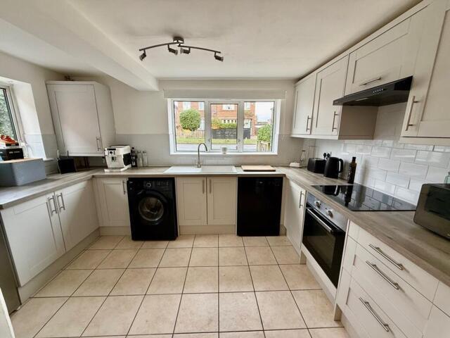 2 Bedroom House Derbyshire Derbyshire 98903695