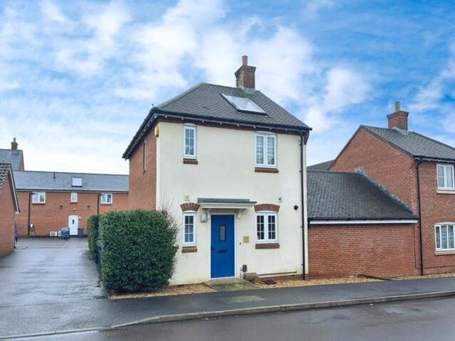 2 Bedroom House Durrington Wiltshire 99572047