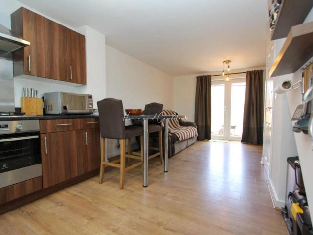 2 Bedroom House End Terrace