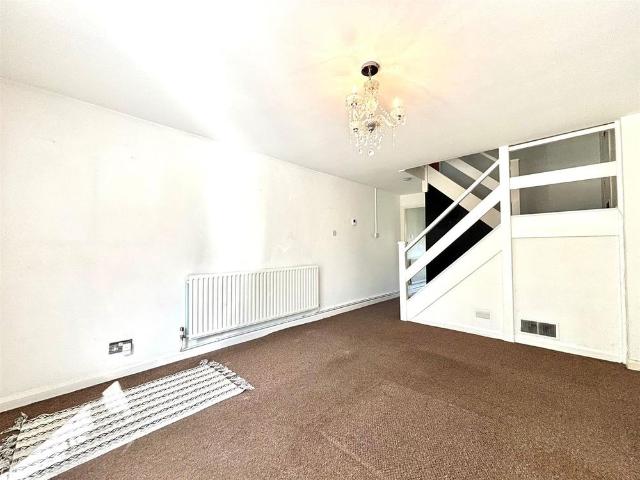 2 bedroom house end terrace