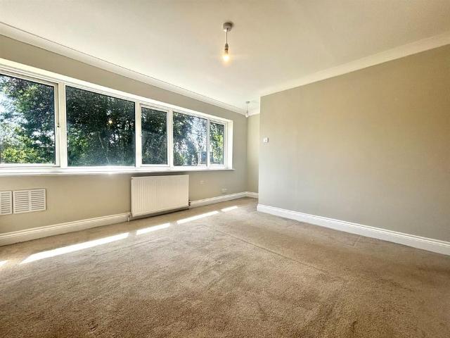 2 bedroom house end terrace