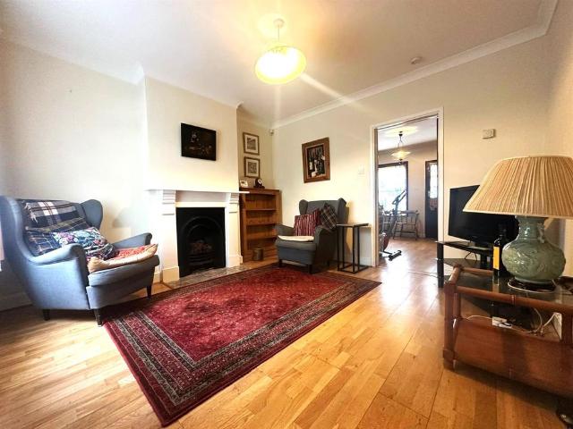 2 bedroom house end terrace