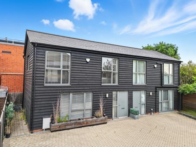 2 Bedroom House Enfield Great London LS101059838