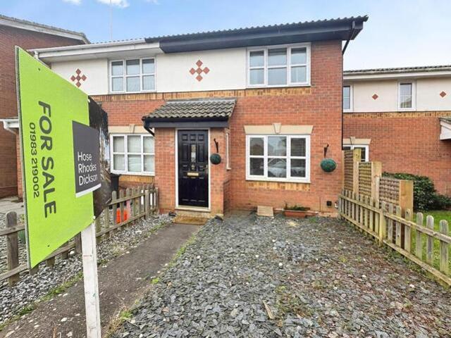 2 Bedroom House East Cowes Isle Of Wight 101025454