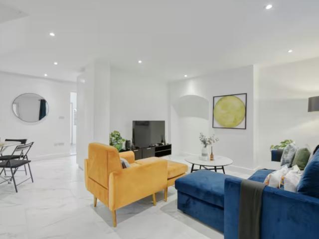 2 Bedroom House Edgware Edgware 98633958