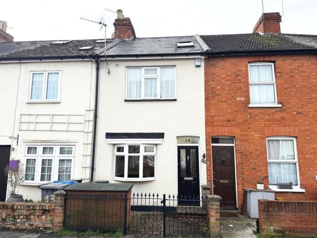2 Bedroom House Egham Surrey LS99523821