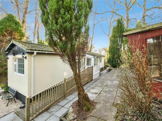 2 Bedroom House Exeter Devon LS100787115