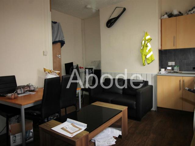 2 Bedroom House for rent at Autmun Avenue, Hyde Park, West Yorkshire