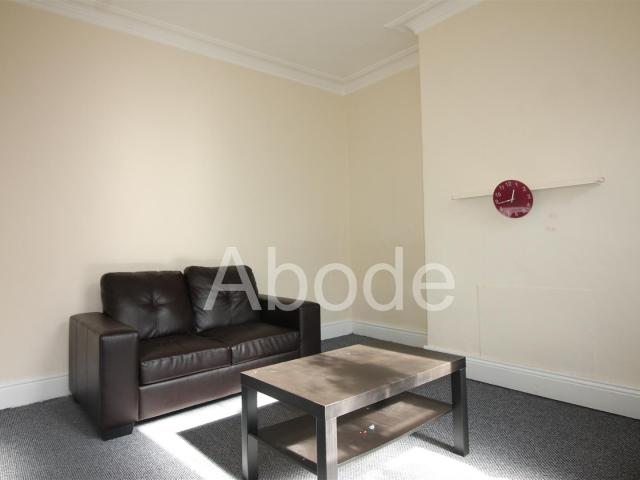 2 Bedroom House for rent at Harold Walk, Hyde Park, Leeds