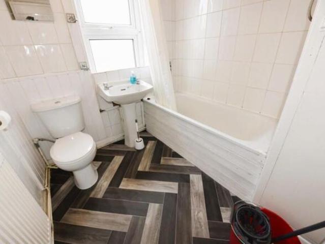 2 bedroom house for rent in 27 Kelsall Road, LS6