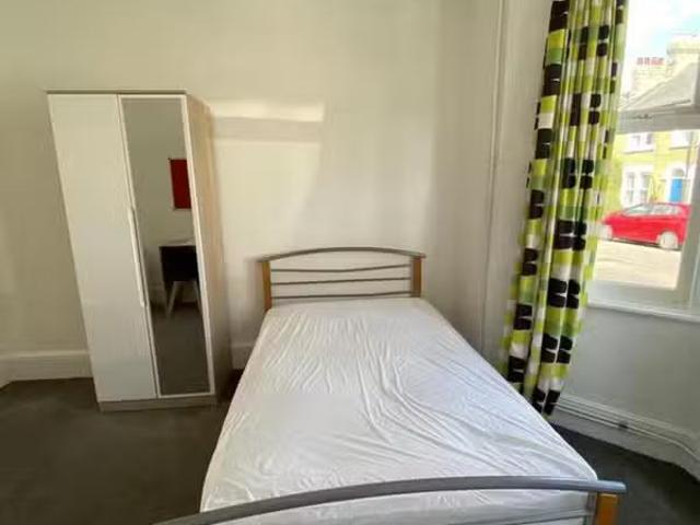 2 bedroom house for rent in 31 Priory Road, Cambridge, CB5