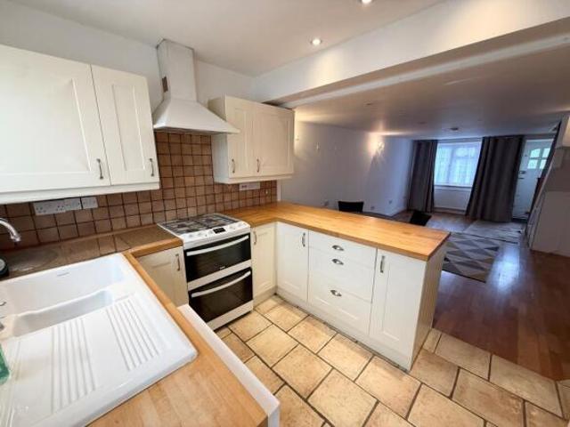 2 bedroom house for rent in Chase Green, ENFIELD, EN2