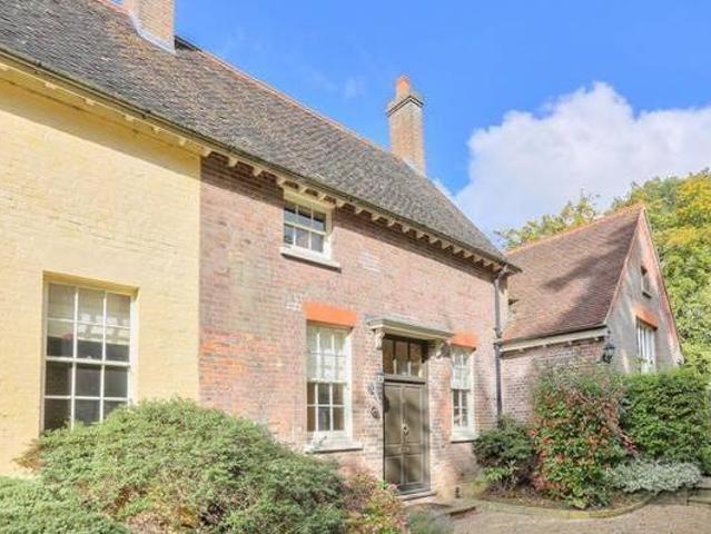 2 bedroom house for rent in Cheverells House Markyate Herts AL3