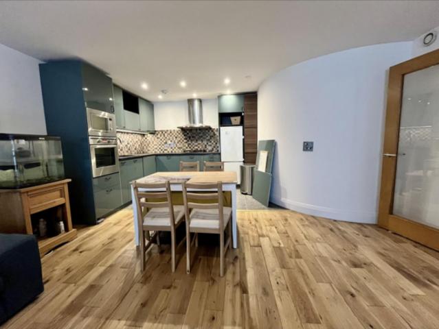 2 bedroom house for rent in Creek Road, London, SE8
