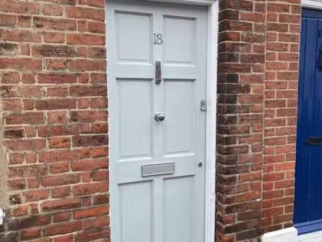 2 bedroom house for rent in Cross Street, St. Dunstans, Canter.