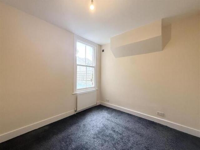 2 bedroom house for rent in Abbotsford Avenue, London, N15