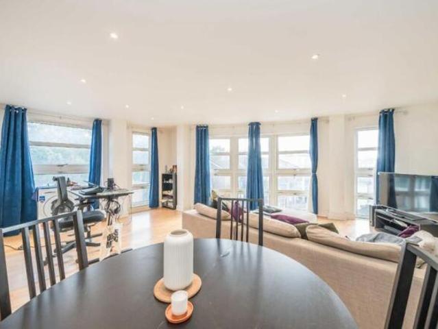 2 bedroom house for rent in Aitman Drive, Kew, TW8