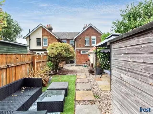 2 bedroom house for rent in Albert Road, Parkstone, BH12