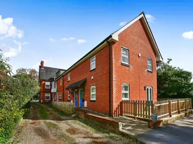 2 bedroom house for rent in Alexandra Road, Farnborough, GU14