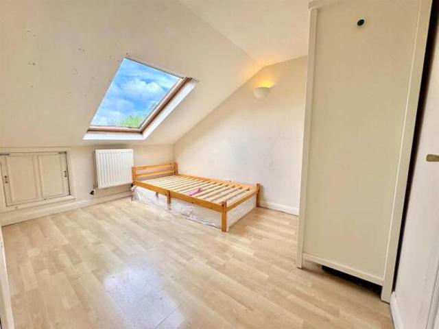 2 bedroom flat for rent in Arlington Gardens, London, W4