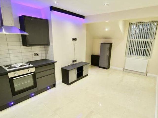 2 bedroom house for rent in Ashwood Terrace Leeds LS6