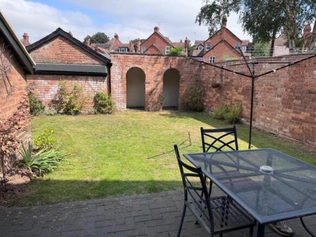 2 bedroom house for rent in Avenue Road, Leamington Spa, CV31