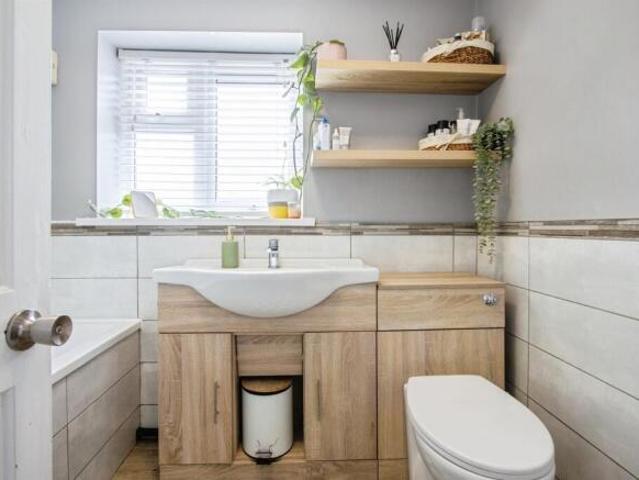 2 bedroom house for rent in Boggart Hill Drive, LEEDS, LS14