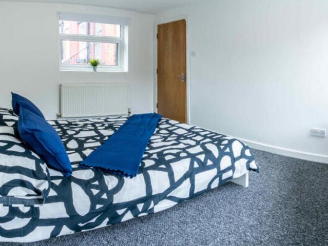 2 bedroom house for rent in Beechwood Crescent, Leeds, LS4