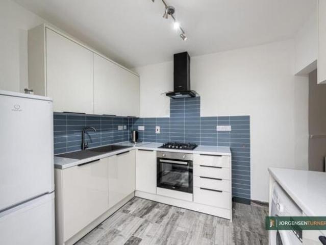 2 bedroom house for rent in Bentworth Road, Shepherds Bush, W12