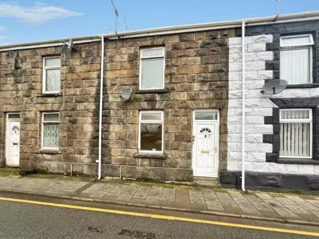 2 bedroom house for rent in Berw Road, CF37