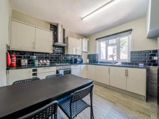 2 bedroom house for rent in Bestwood Street, London, SE8