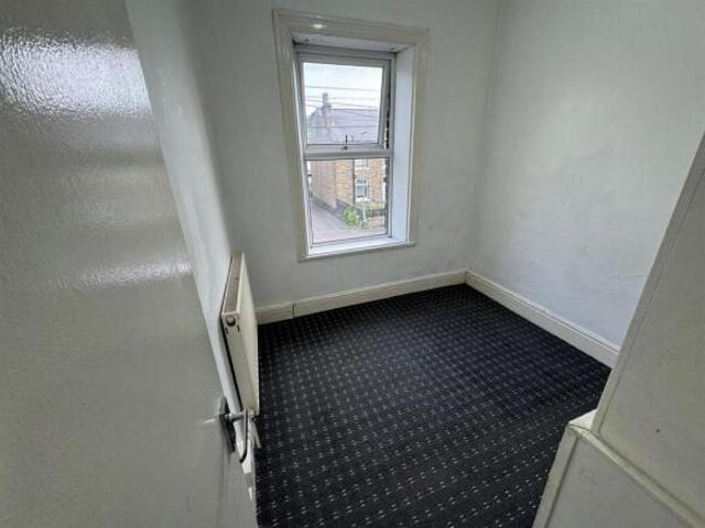 2 bedroom house for rent in Blackhouse Road, Huddersfield, HD2