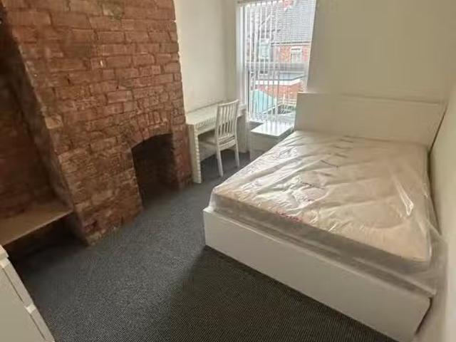 2 bedroom house for rent in Blaydes Street, Hull, HU6